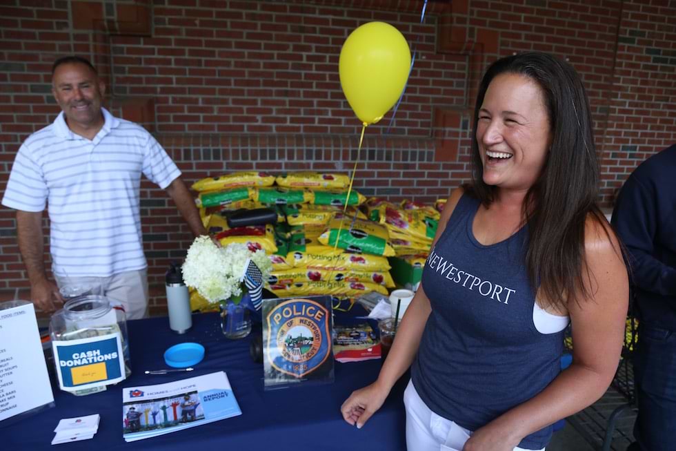 Hundreds Pitch In with Police Food Drive at Stop & Shop | Westport Journal