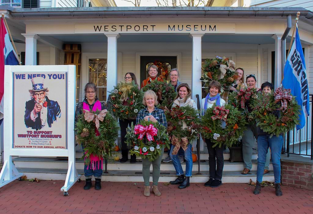 Garden Club gets Christmas season going with wreaths | Westport Journal