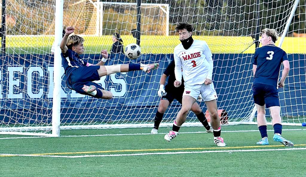 Staples boys soccer starts FCIAC tourney with tough win | Westport Journal