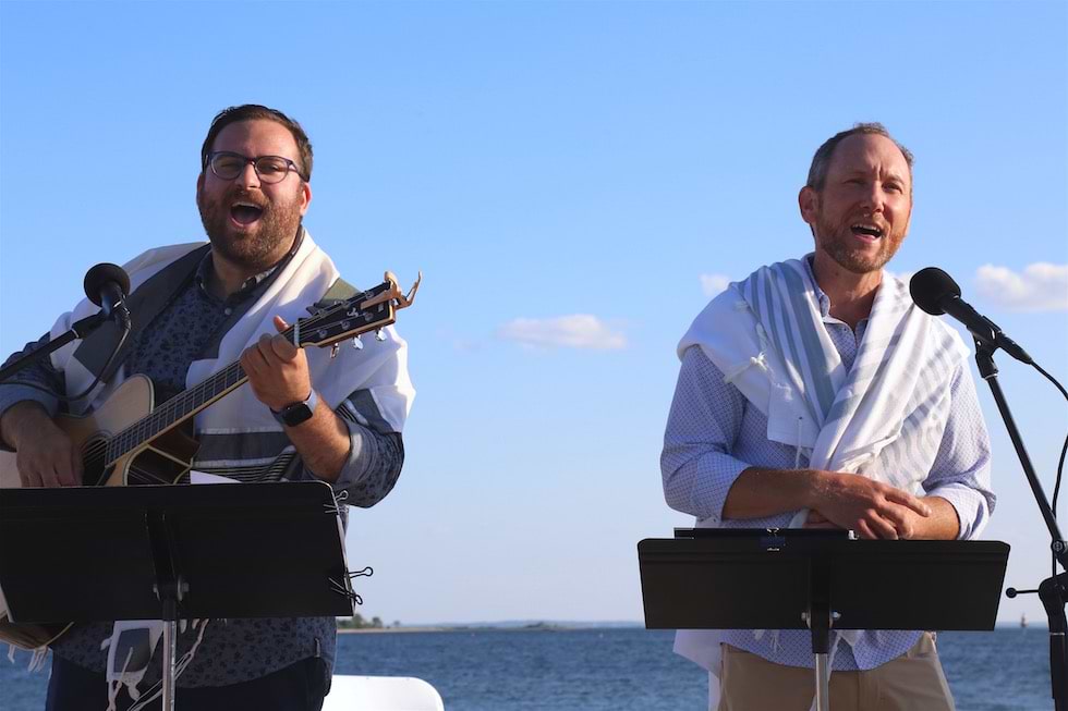 PHOTO GALLERY: Shabbat Service Draws Crowd to Compo Beach | Westport ...
