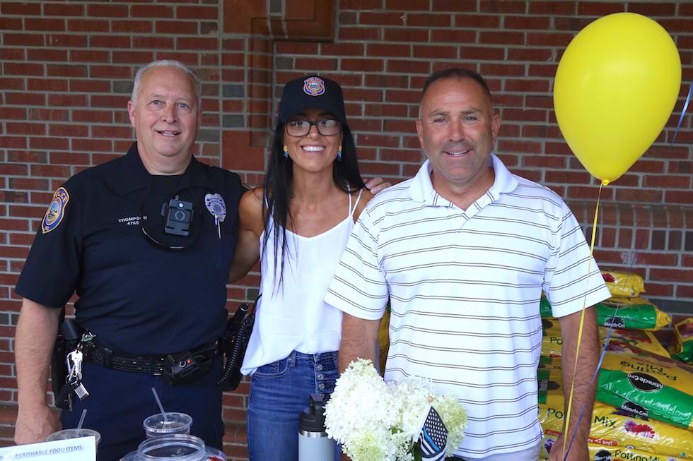 Hundreds Pitch In with Police Food Drive at Stop & Shop | Westport Journal