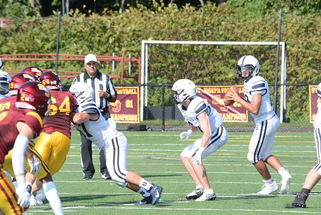 Football team piles up 56 points in win over Bears | Westport Journal