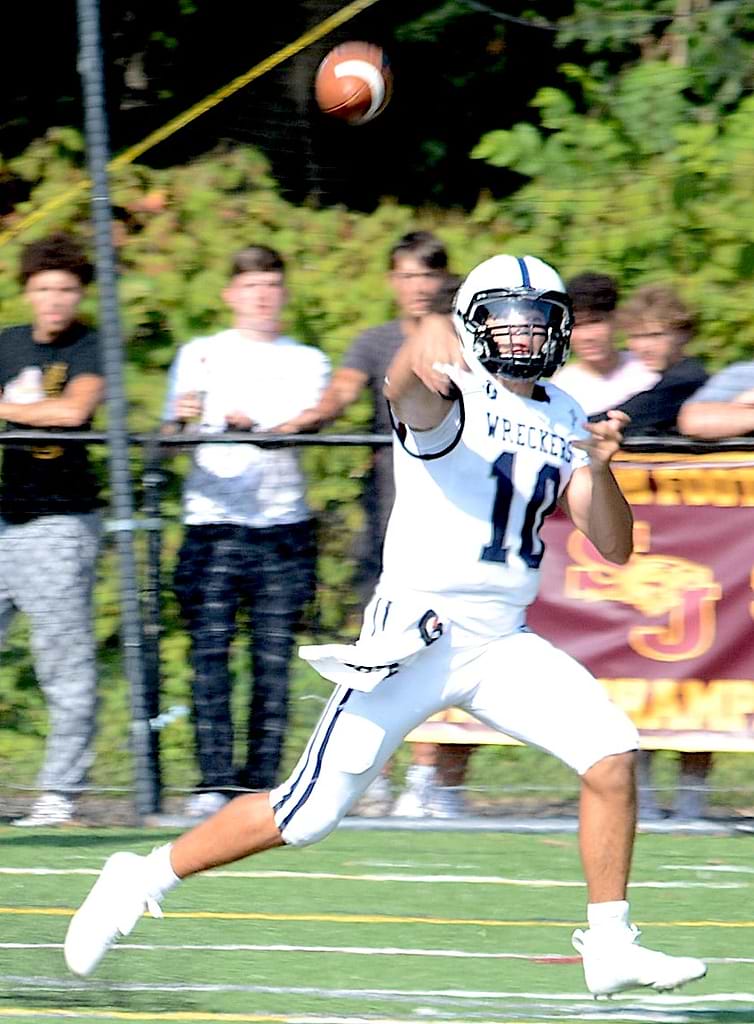 Wreckers football sets the table for Thanksgiving showdown | Westport ...