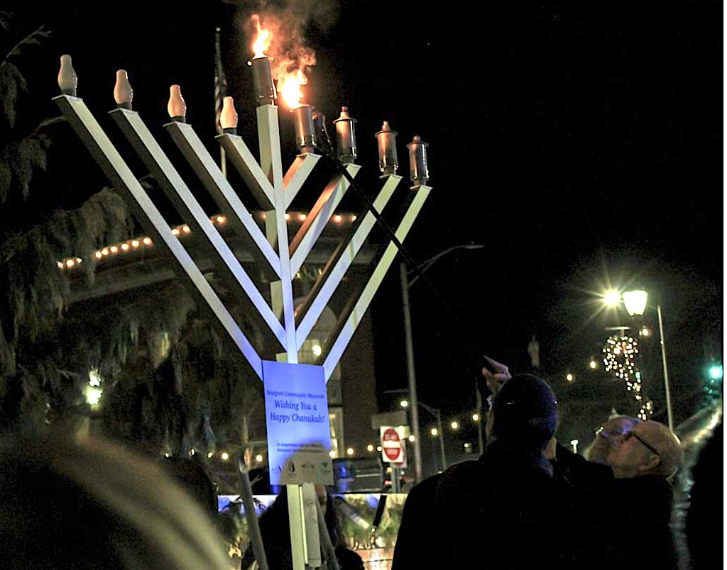 Crowd celebrates downtown menorah lighting | Westport Journal