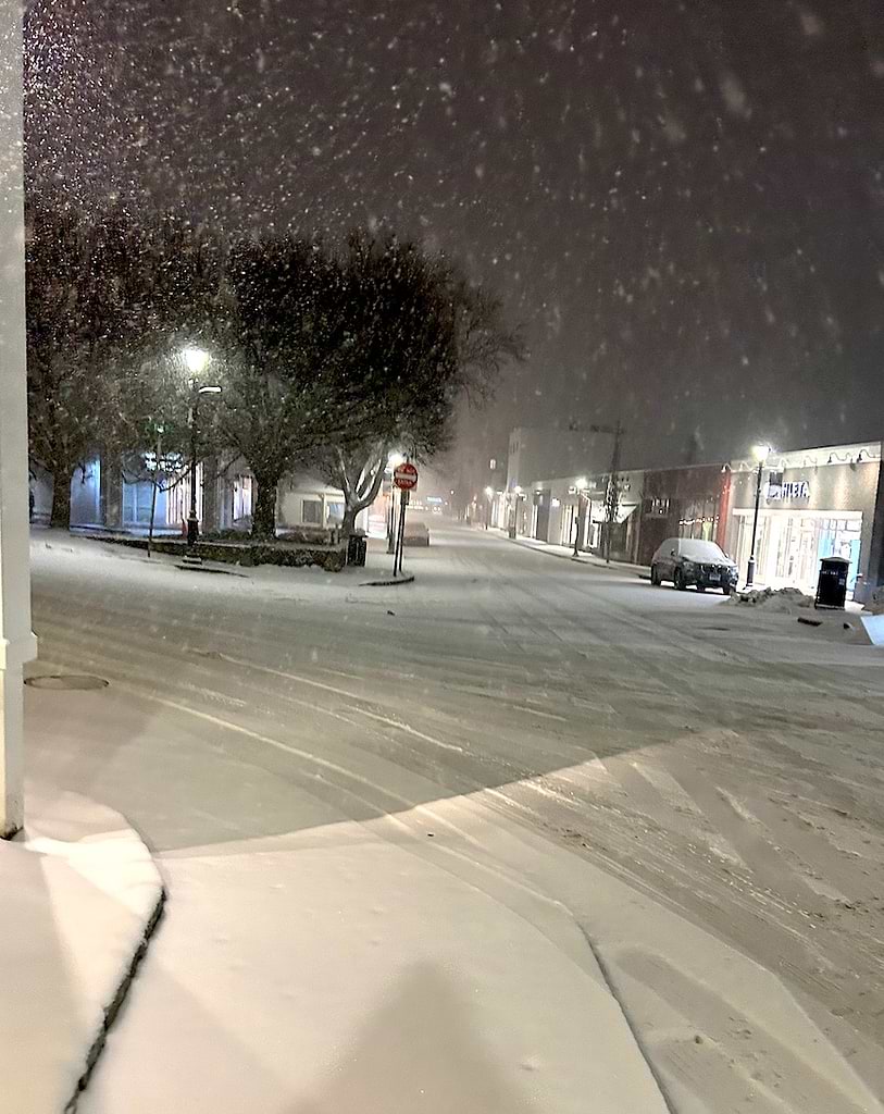Snowfall brightens up downtown Westport | Westport Journal